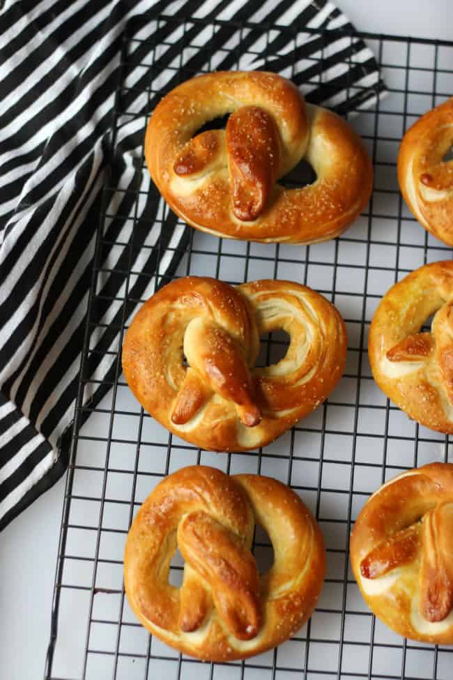 No Boil Soft Baked Pretzels Recipe: Auntie Anne's Copycat - Gluesticks Blog