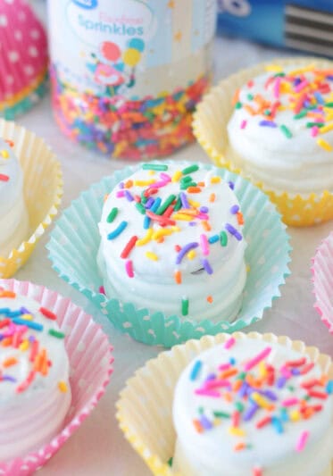 Chocolate Covered Oreo Cookie Stacks (Video) - Gluesticks Blog