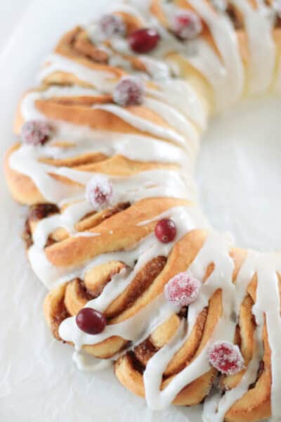 Quick Rise Cinnamon Roll Wreath (+ Video) - Gluesticks Blog