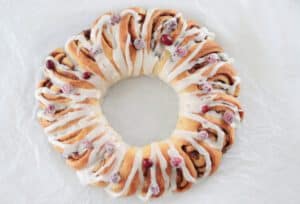 Quick Rise Cinnamon Roll Wreath (+ Video) - Gluesticks Blog