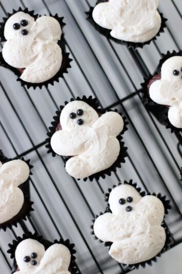 Easy Ghost Cupcakes (+ Video) - Gluesticks Blog