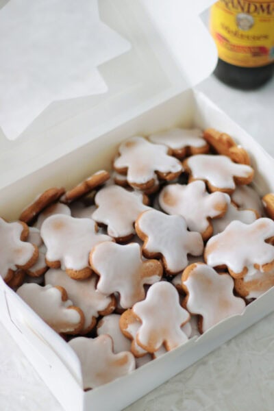 Old Fashioned Iced Gingerbread Man Cookies - Gluesticks Blog
